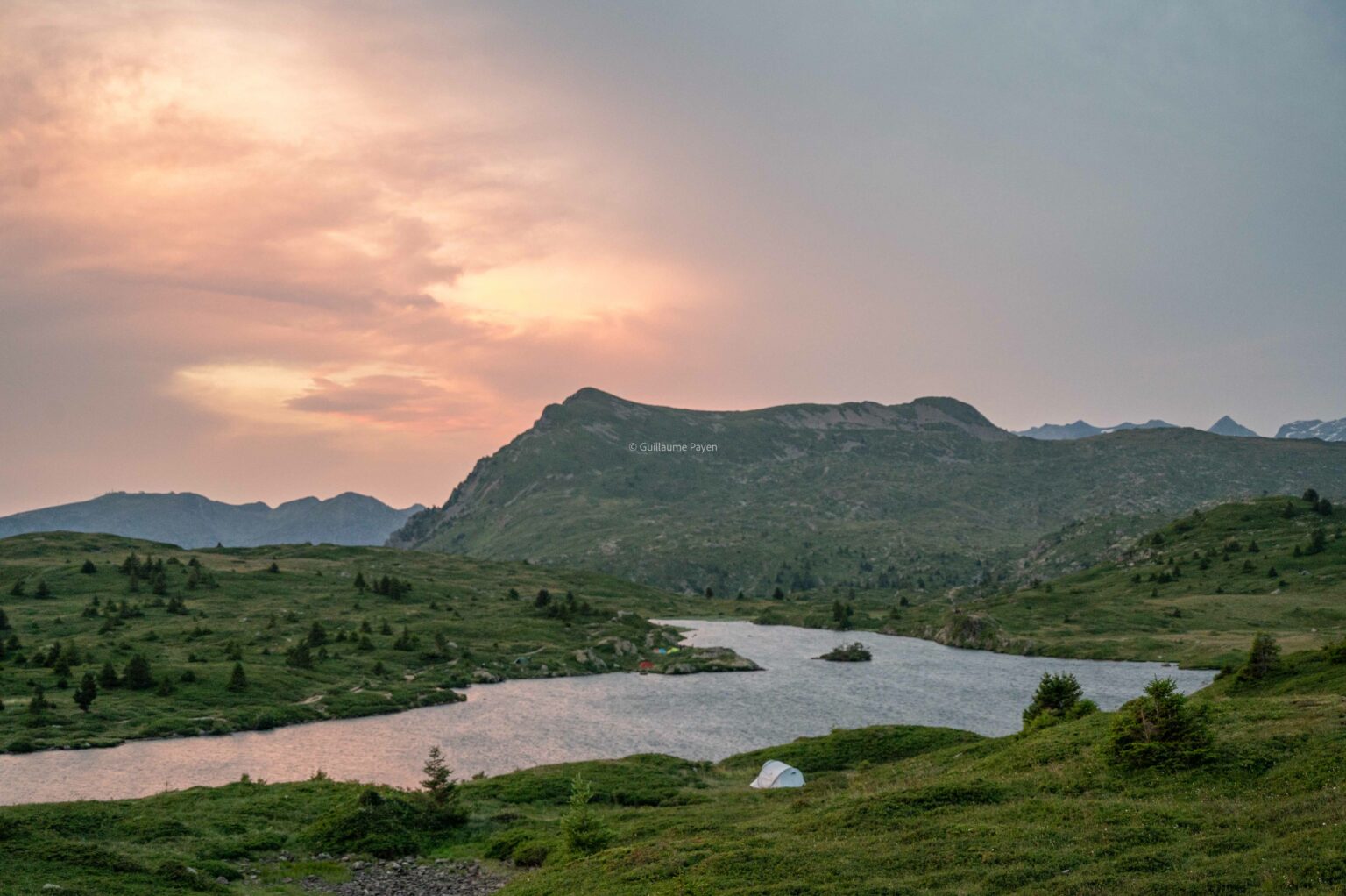 À 1h de Grenoble, mon premier bivouac au Lac Fourchu dans les Alpes ...